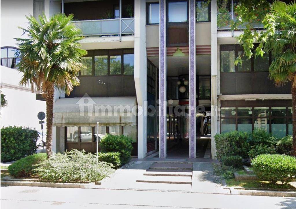 Locale commerciale in Vendita