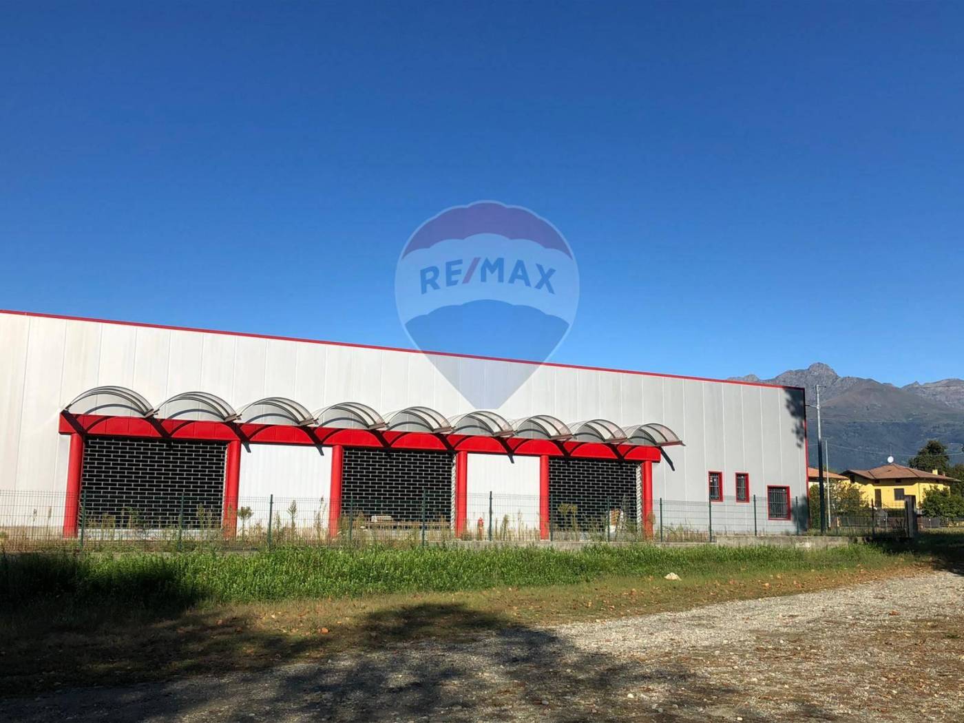 Locale commerciale in Vendita