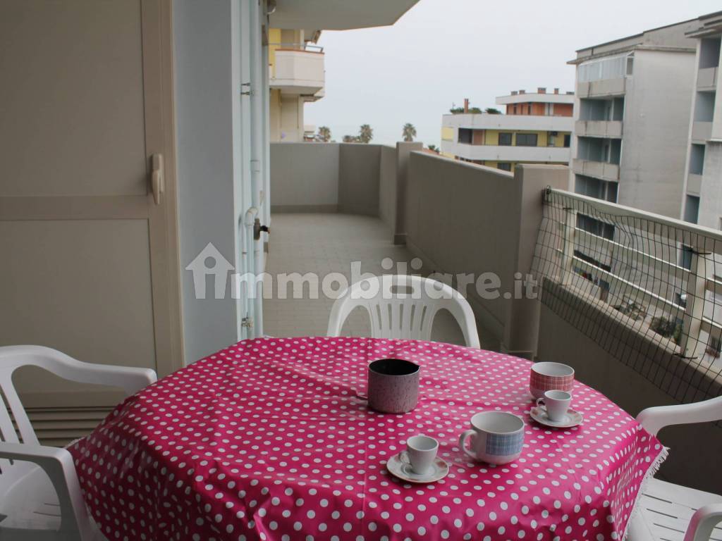 Affitto Appartamento Alba Adriatica. Trilocale in via Pompeo 8. Nuovo ...