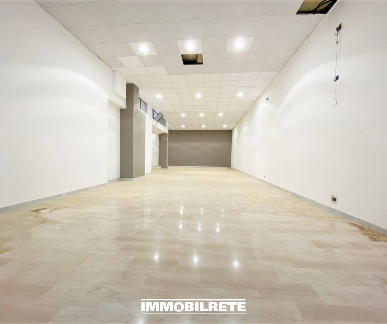 Locale commerciale in Vendita