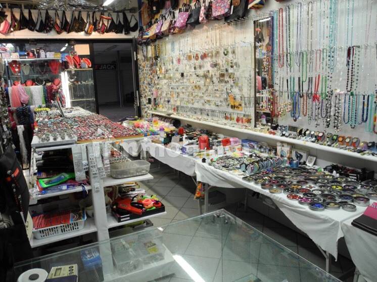 Locale commerciale in Vendita