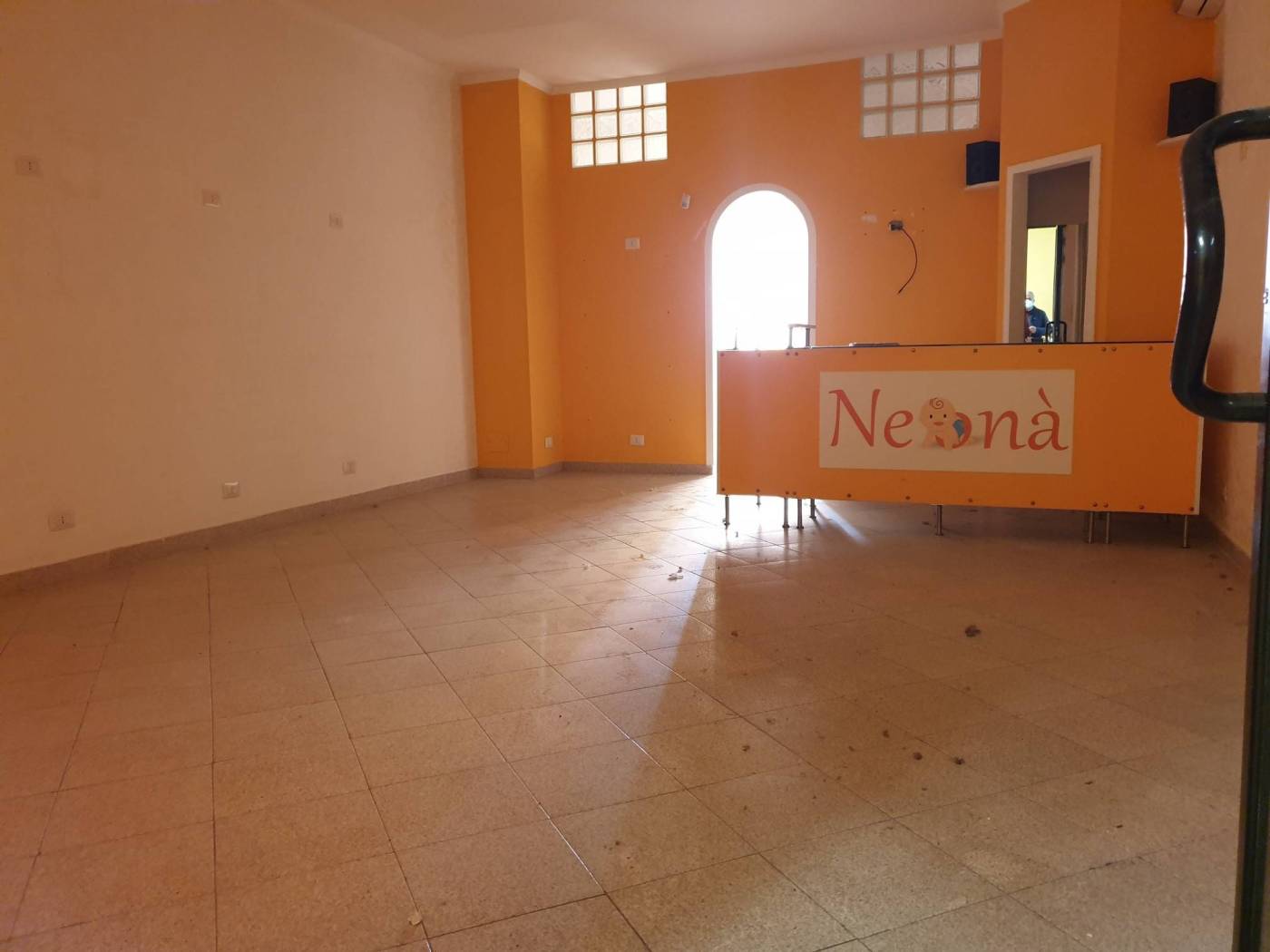 Locale commerciale in Vendita