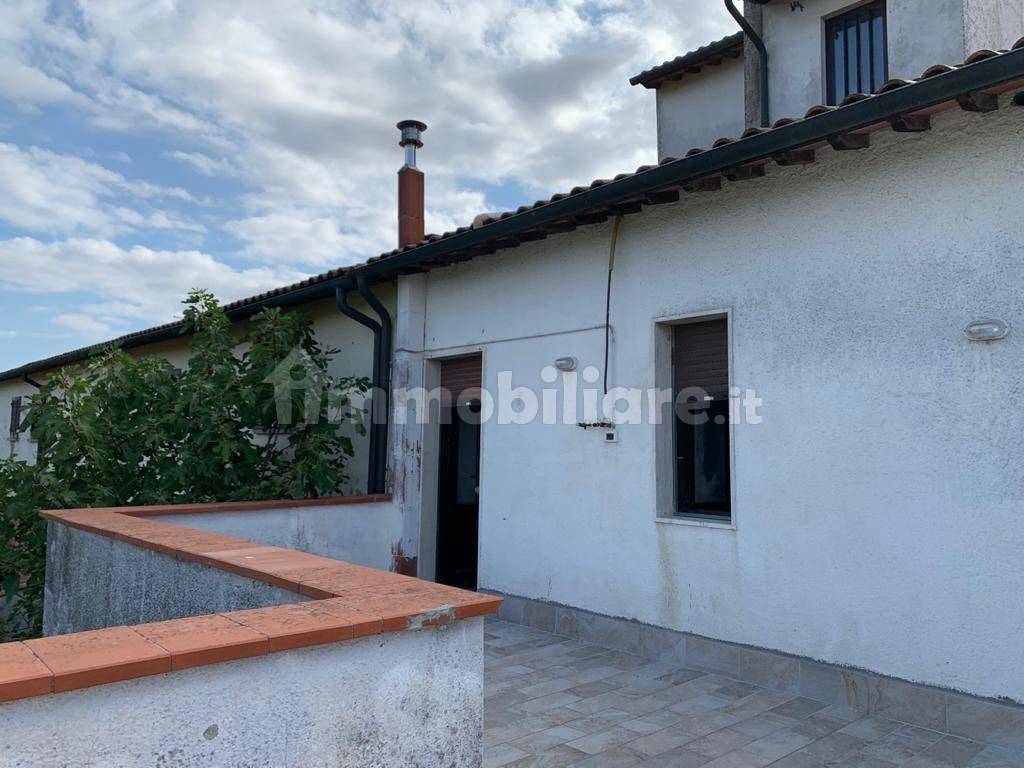 Affitto Terratetto unifamiliare in Strada Provinciale Francesca Santa Maria a Monte. Buono stato ...