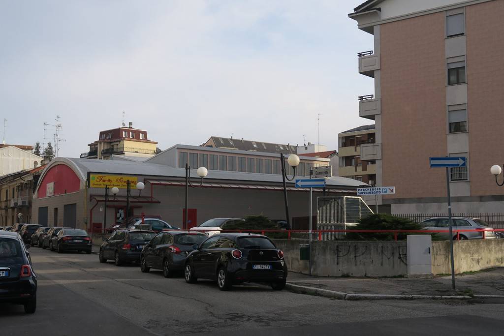 Locale commerciale in Vendita