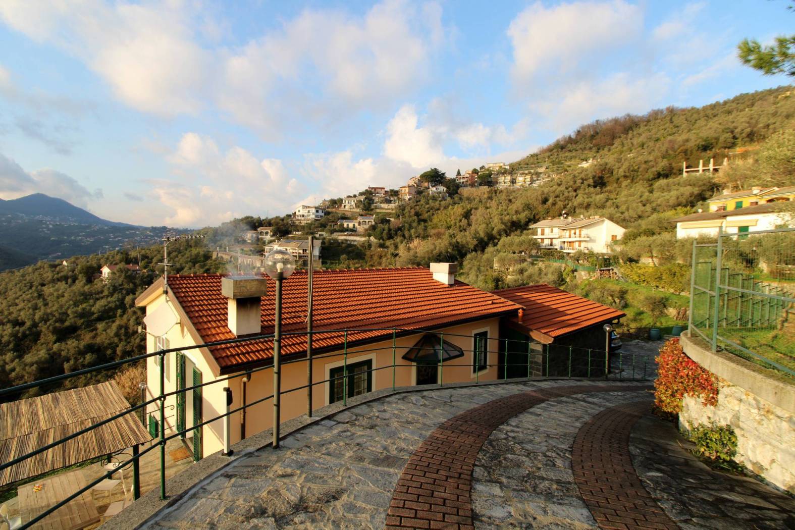 Villa bifamiliare via delle Mimose, Leivi