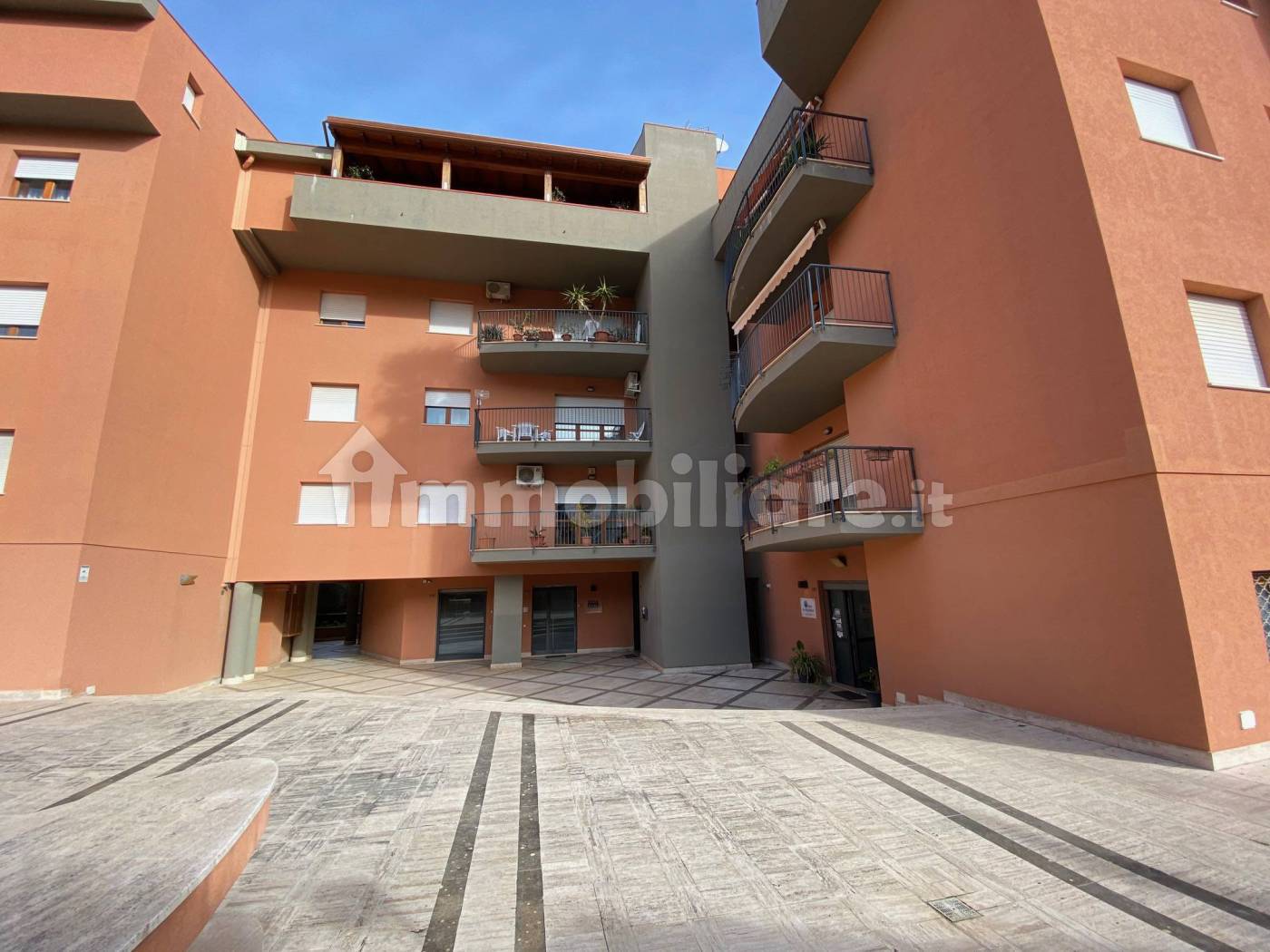 Locale commerciale in Vendita