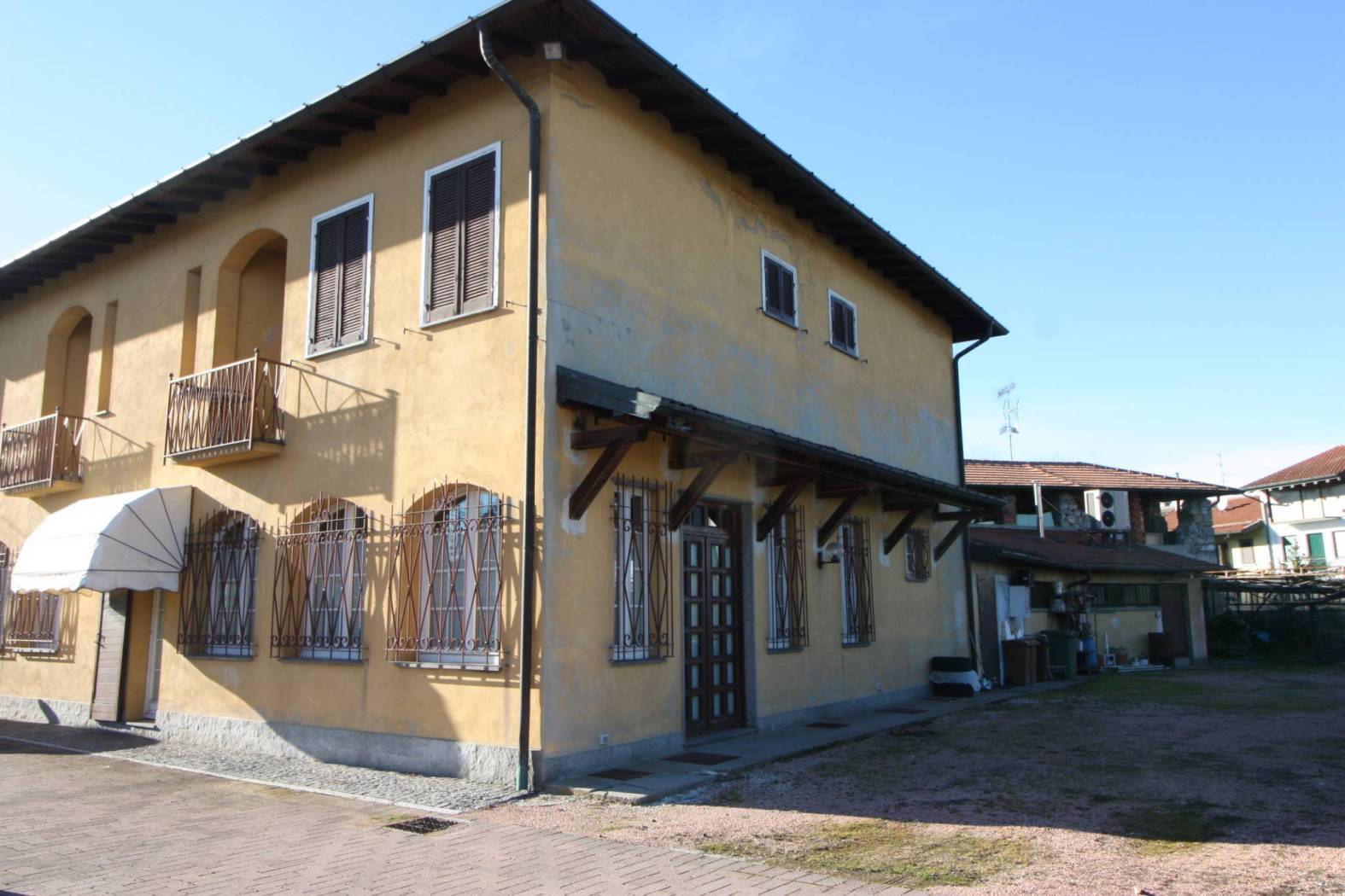 Locale commerciale in Vendita