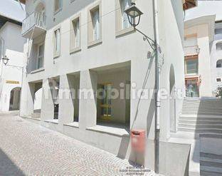 Locale commerciale in Vendita