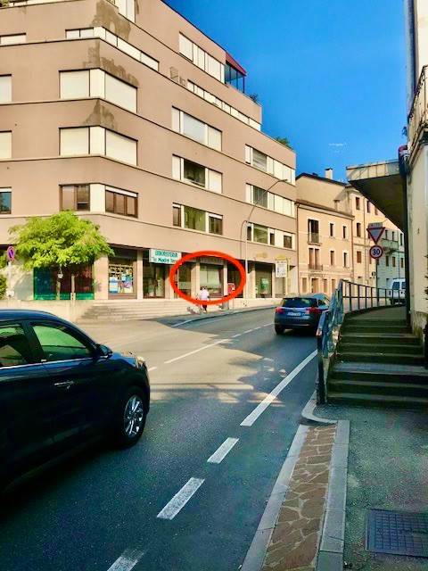 Locale commerciale in Vendita