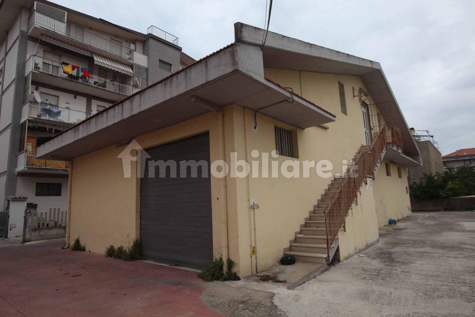 Locale commerciale in Vendita