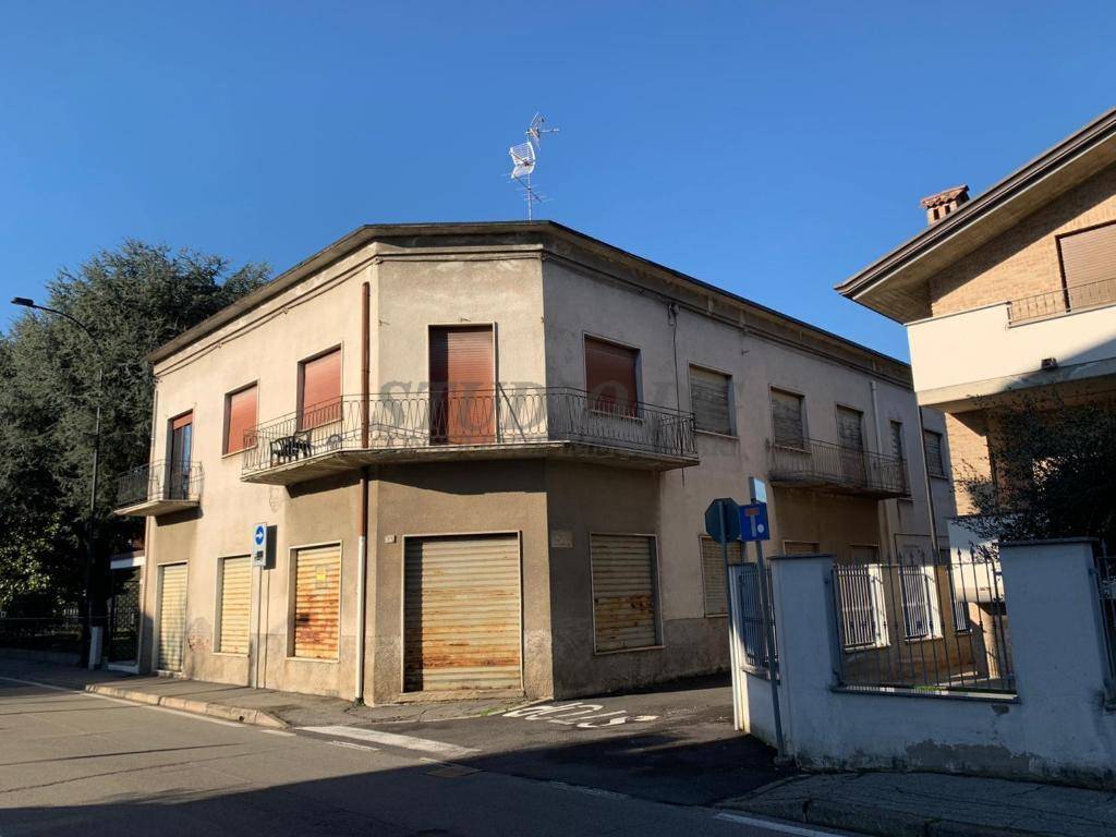 Palazzo - Edificio via Toselli, Limbiate, rif. 85662438 - Immobiliare.it