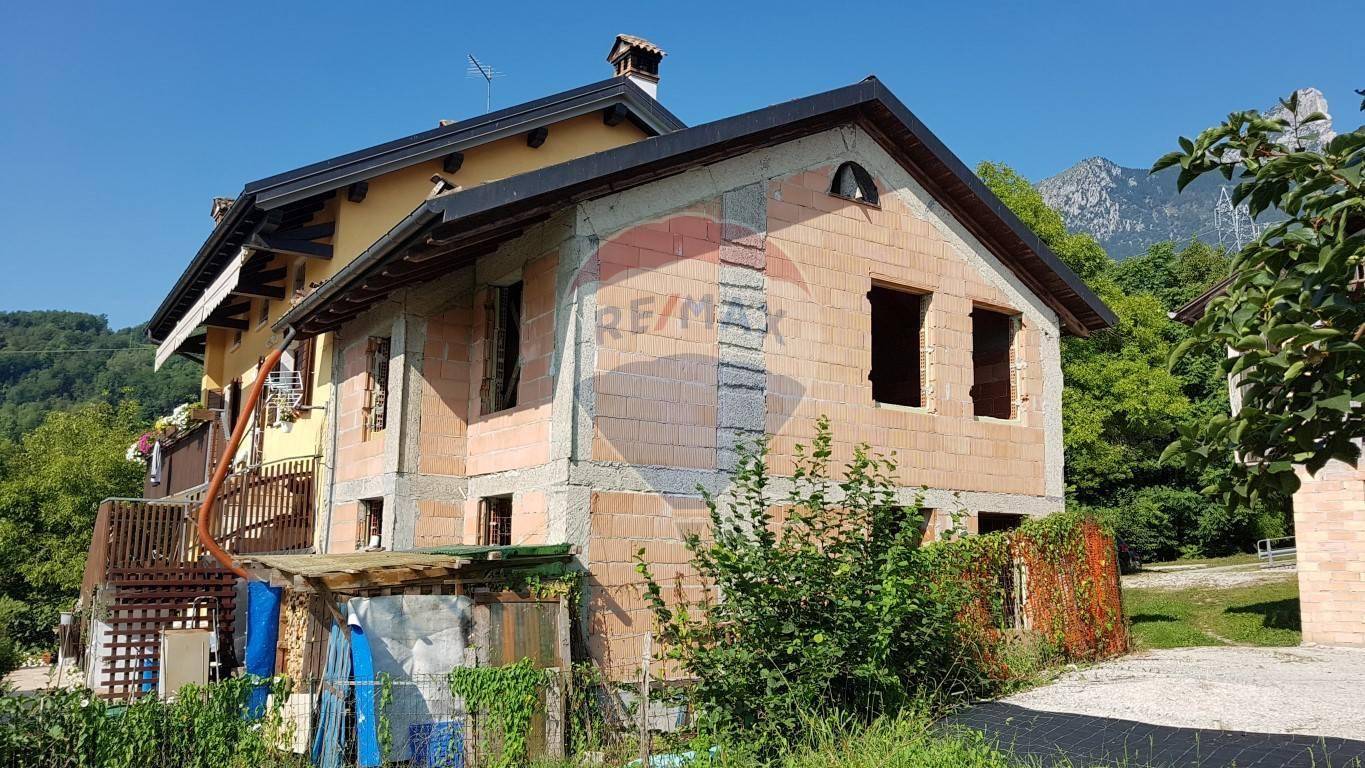 Villa a schiera via dei Castelli 32, Paderno, San Gregorio nelle Alpi
