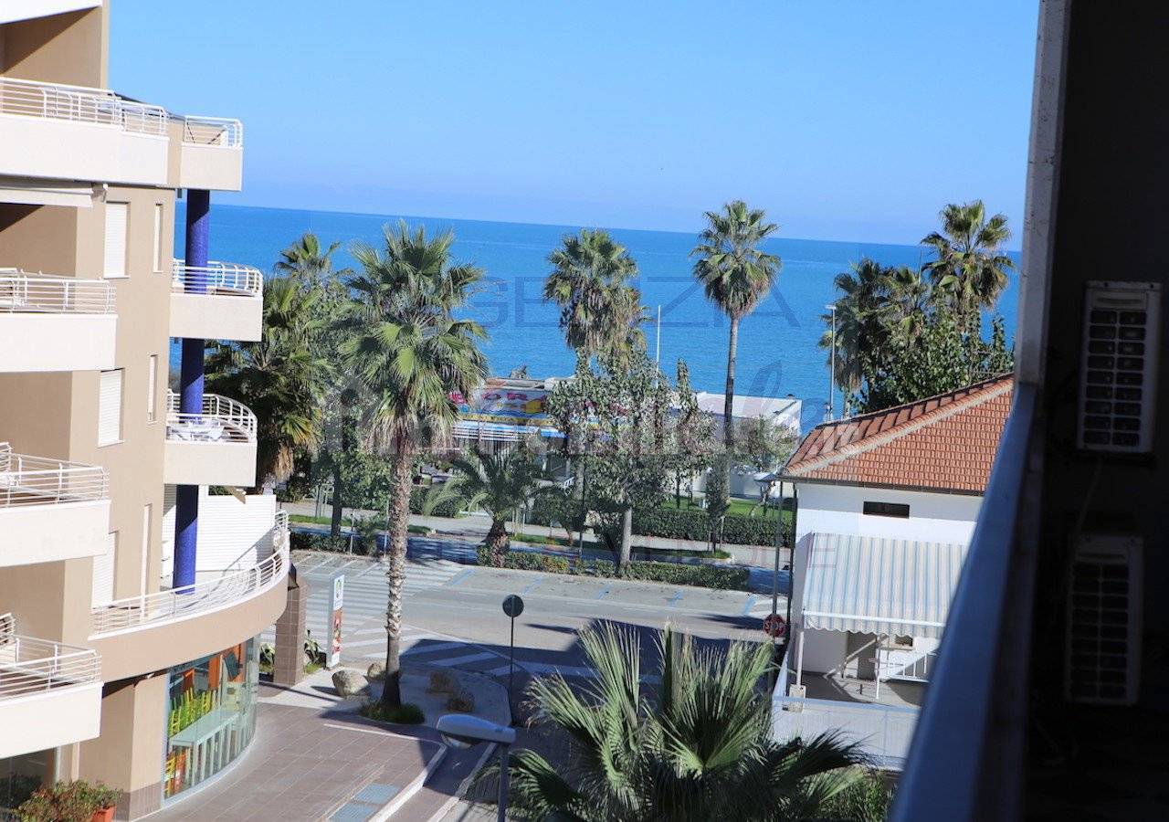 Trilocale ottimo stato, terzo piano, Lungomare Marconi, Alba Adriatica