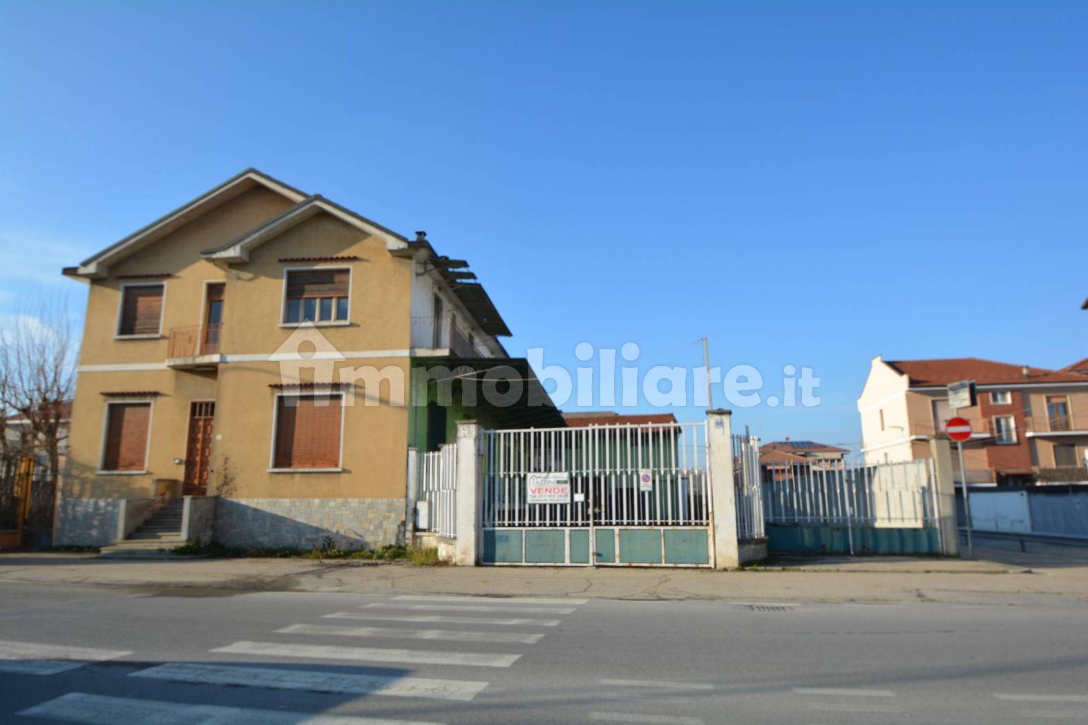 Locale commerciale in Vendita