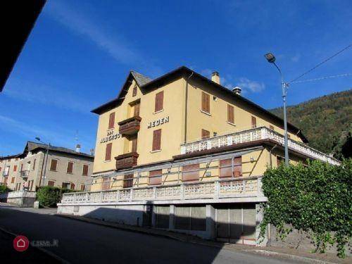 Palazzo - Edificio via Roma, Teglio, Rif. 85697694 - Immobiliare.it