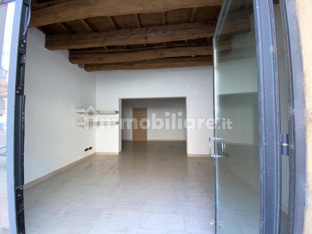 Locale commerciale in Vendita