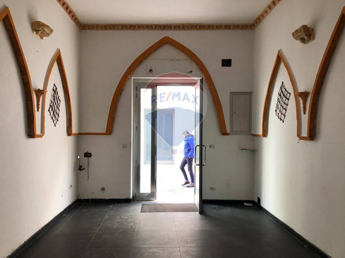 Locale commerciale in Vendita