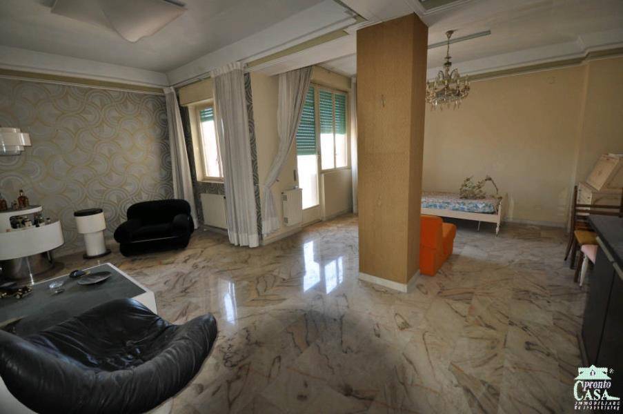 Quadrilocale da ristrutturare, terzo piano, San Luigi - Archimede, Ragusa