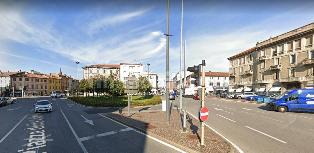 Locale commerciale in Vendita