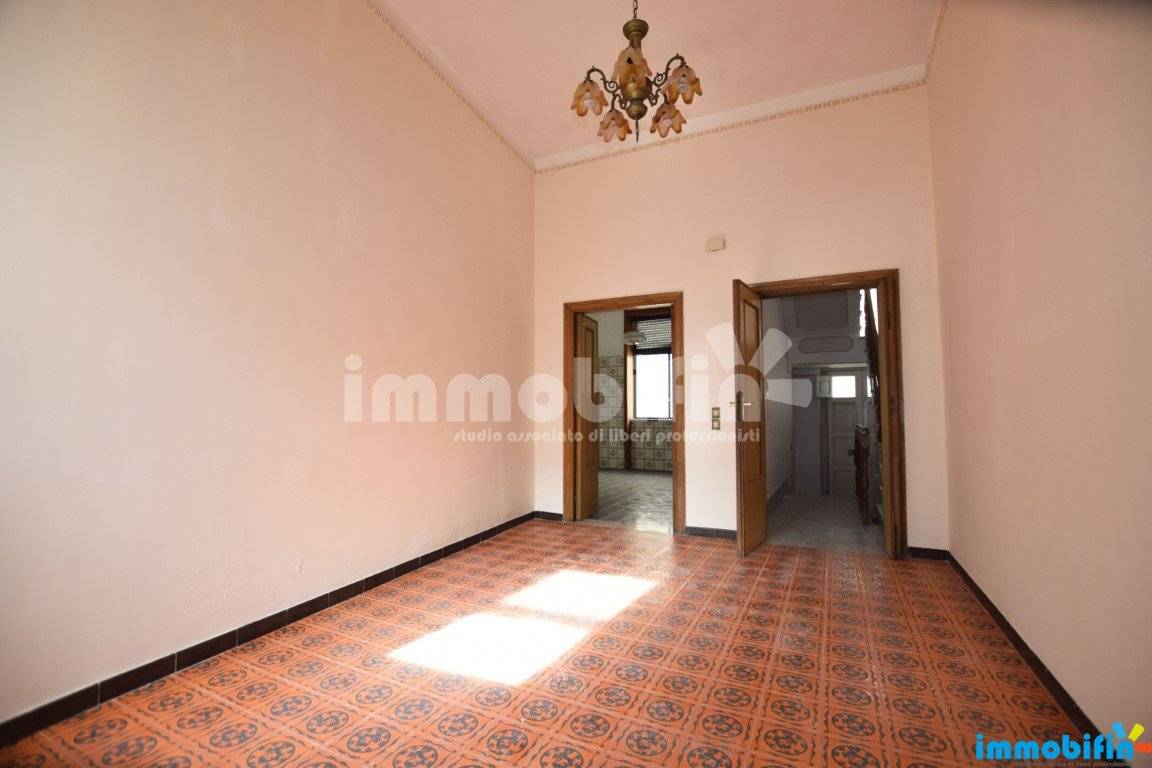 Appartamento da ristrutturare, piano terra, Oria