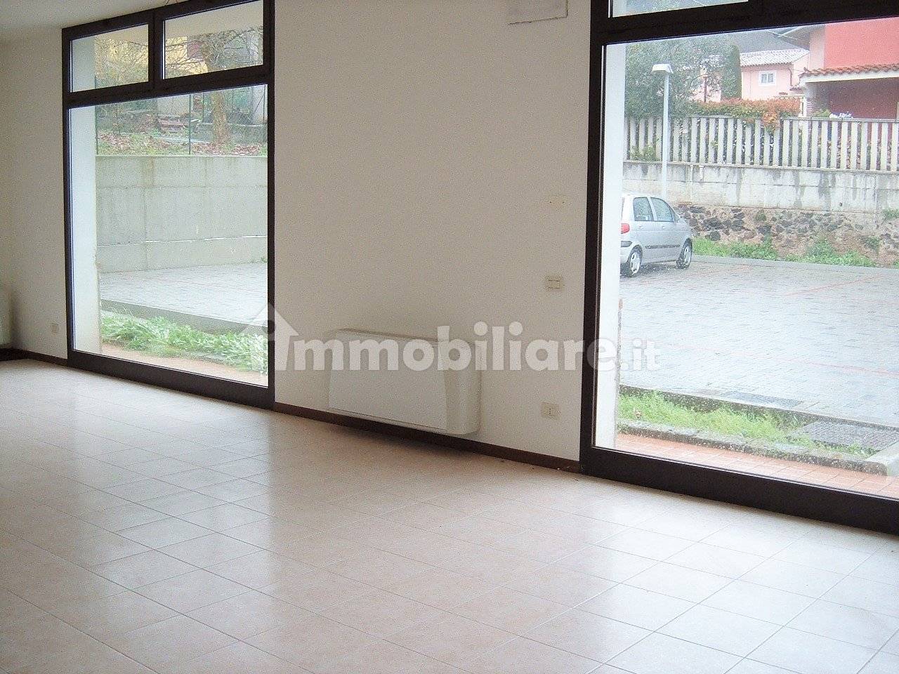 Locale commerciale in Vendita