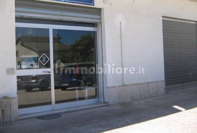 Locale commerciale in Vendita