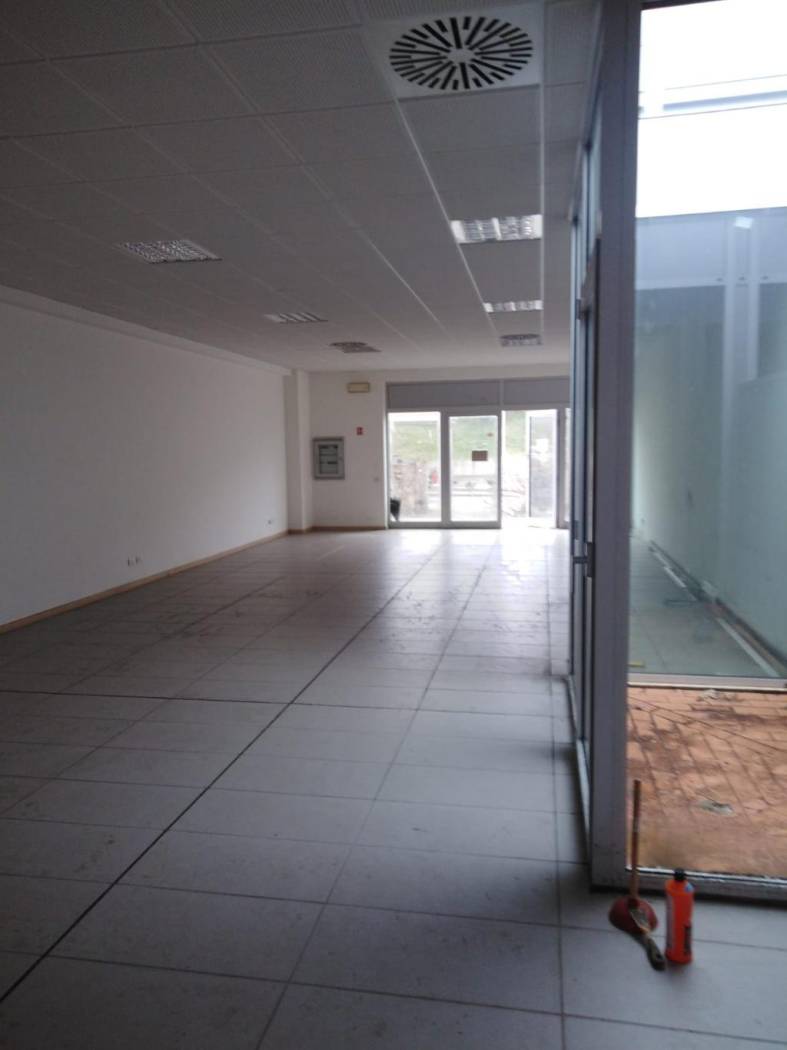 Locale commerciale in Vendita