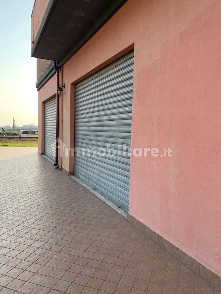 Locale commerciale in Vendita