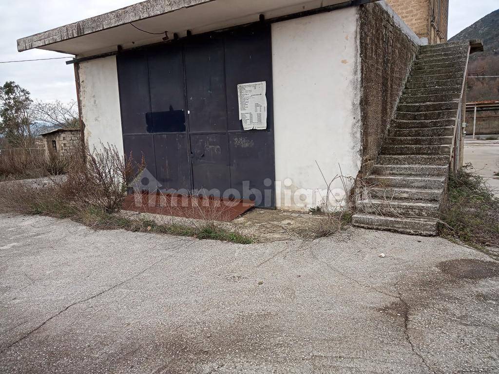 Locale commerciale in Vendita