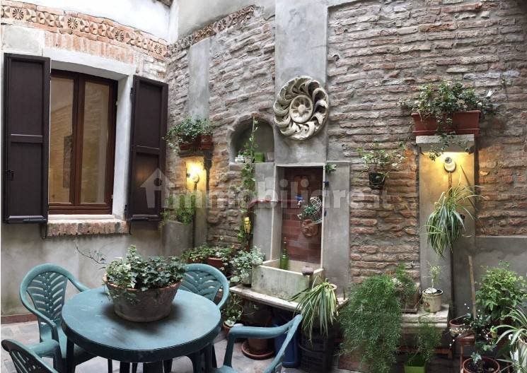 Appartamento via Saraceno, Centro Storico, Ferrara