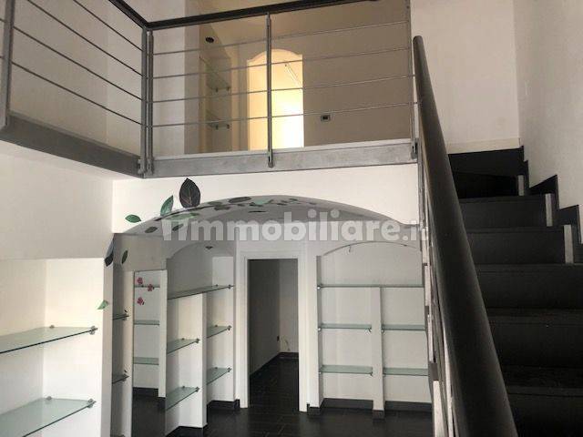 Locale commerciale in Vendita