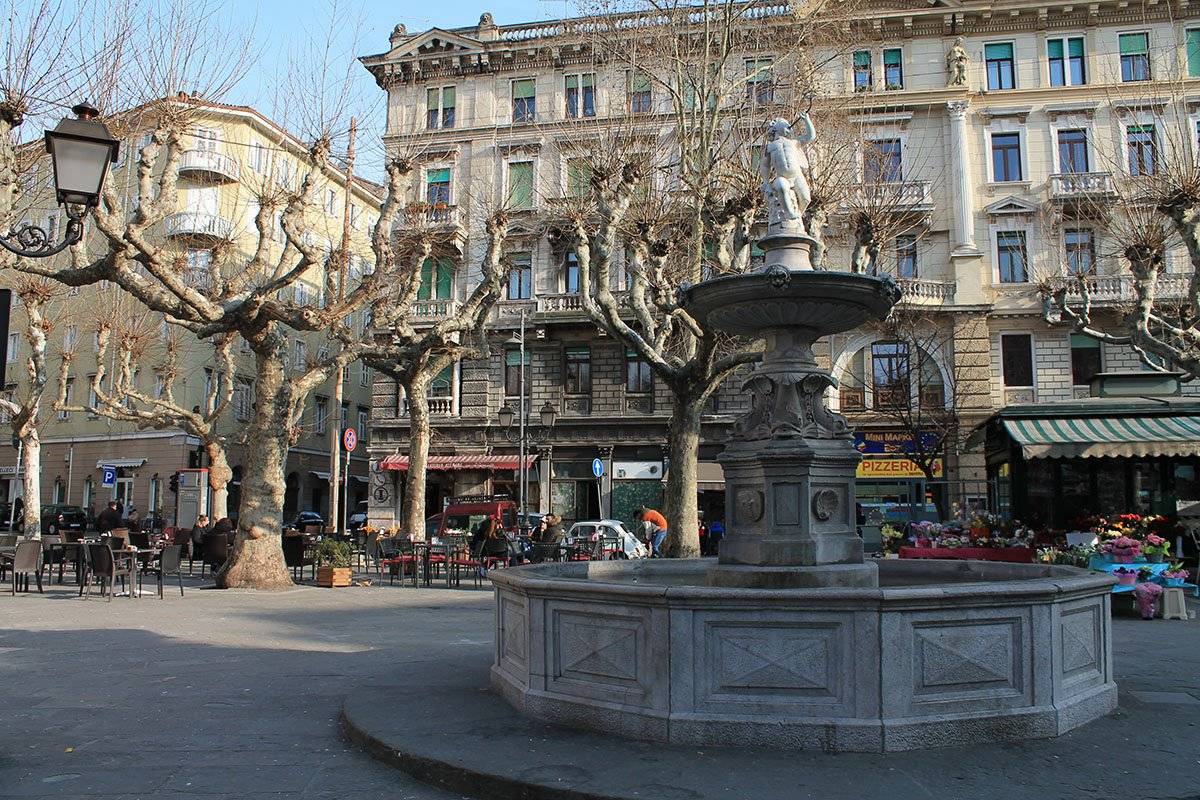 Locale commerciale in Vendita