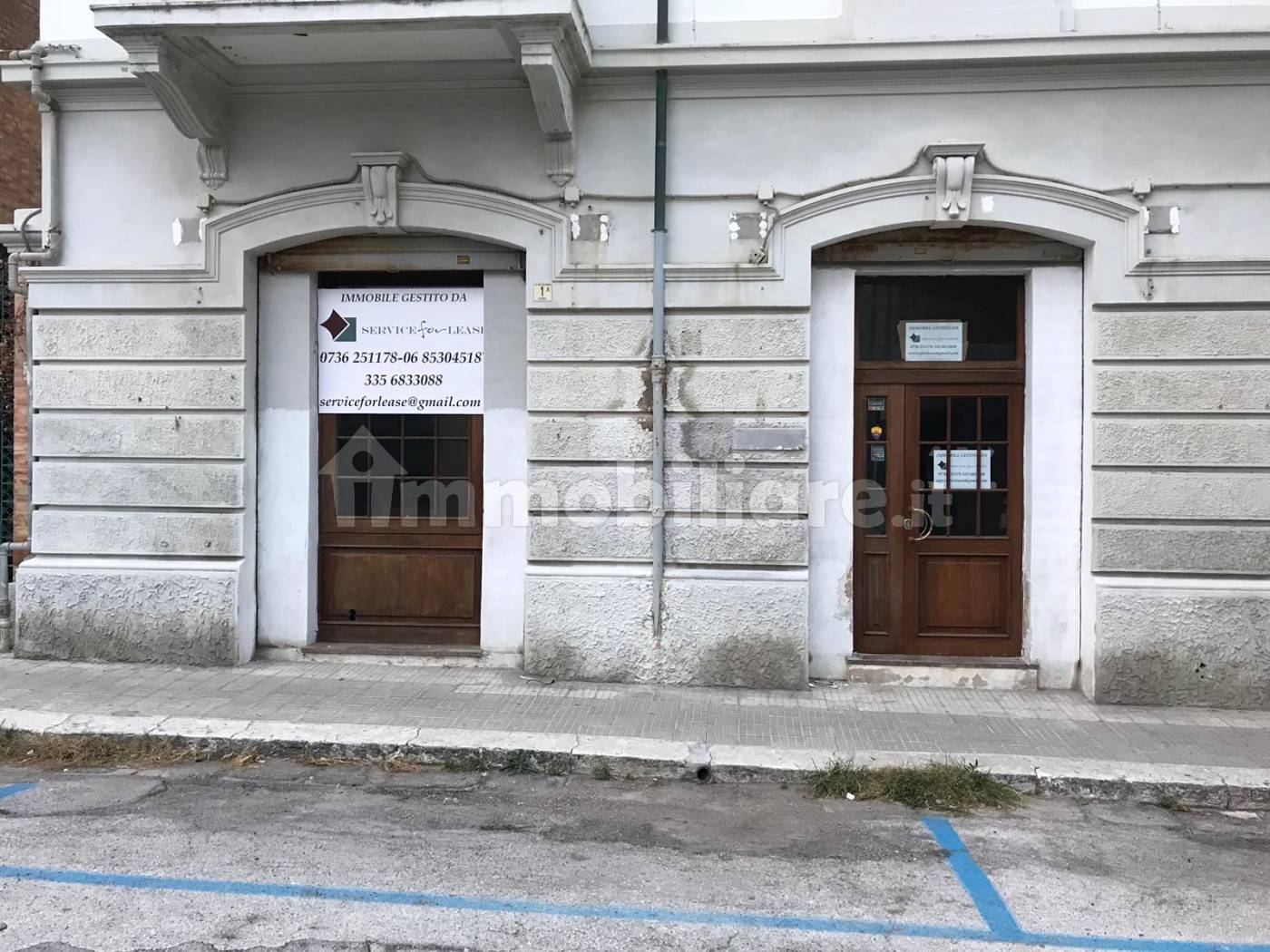 Locale commerciale in Vendita