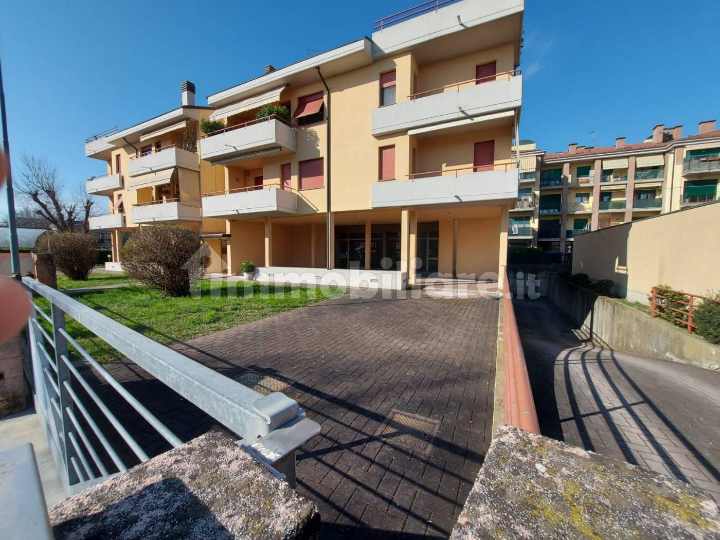 Locale commerciale in Vendita