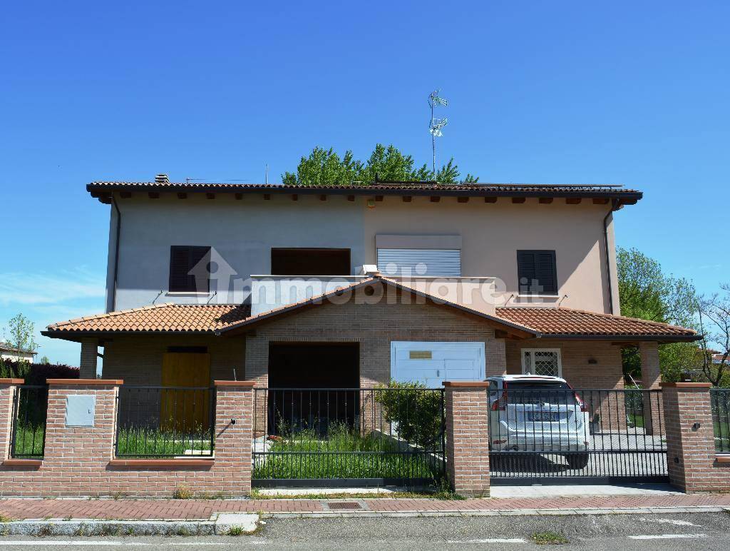 Villa bifamiliare via Longo 1, Castel Maggiore