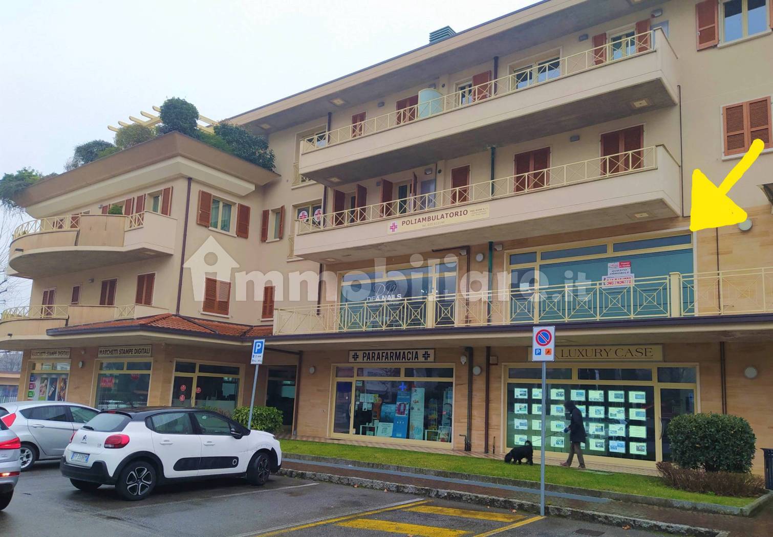 Locale commerciale in Vendita