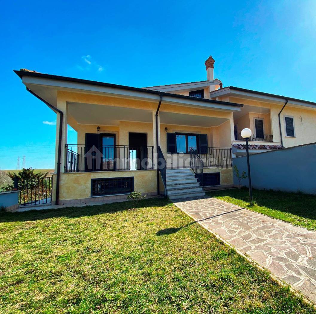 Villa plurifamiliare via Bisaccia 158, Monte Migliore, Roma