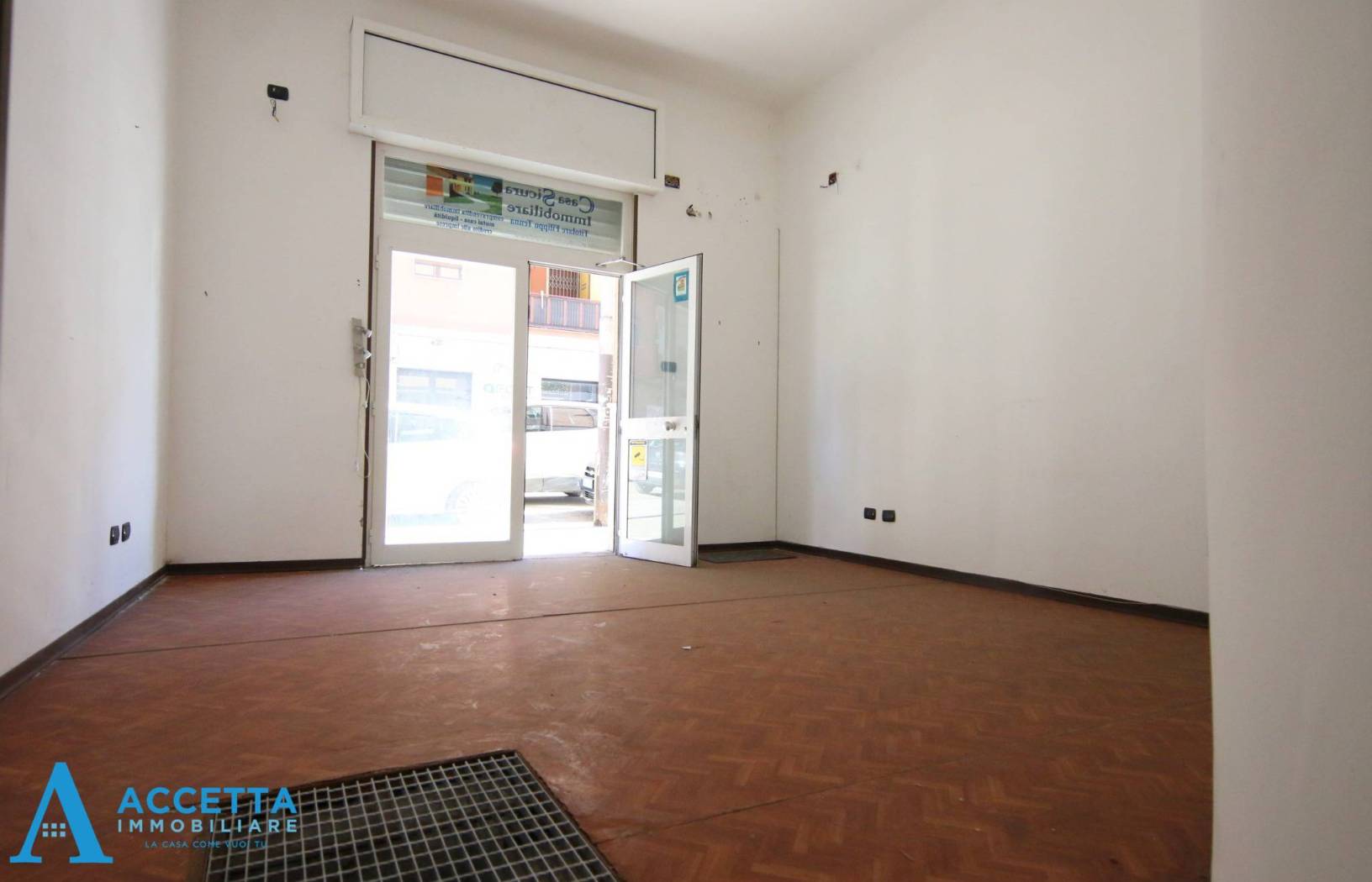 Locale commerciale in Vendita