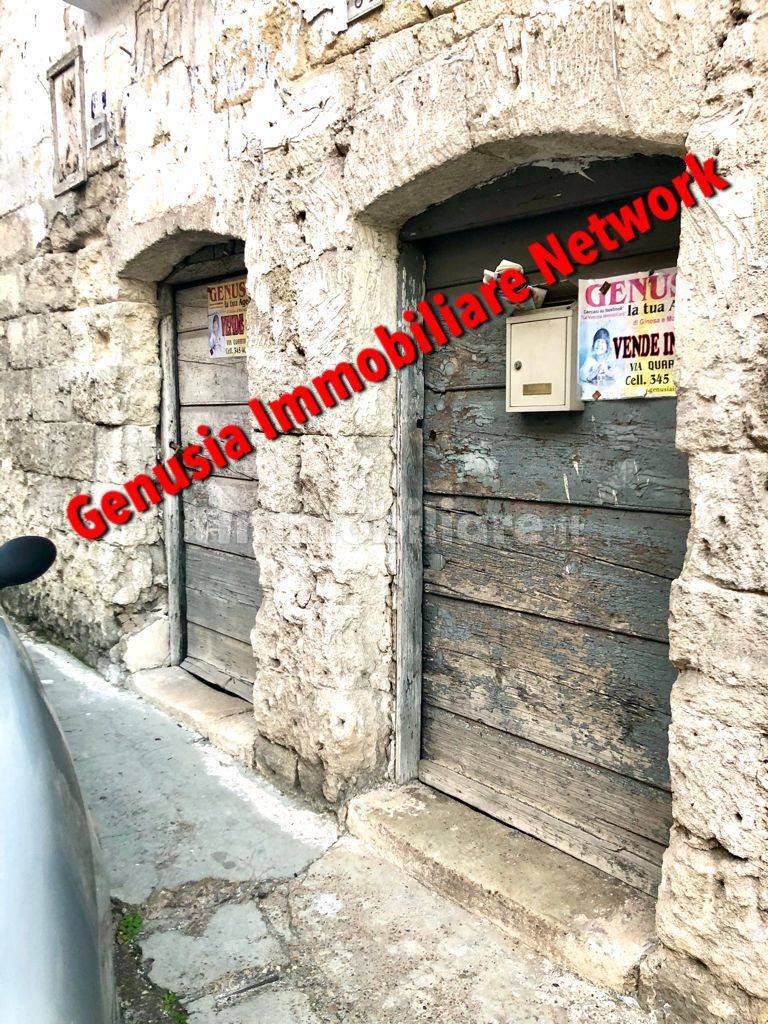 Locale commerciale in Vendita