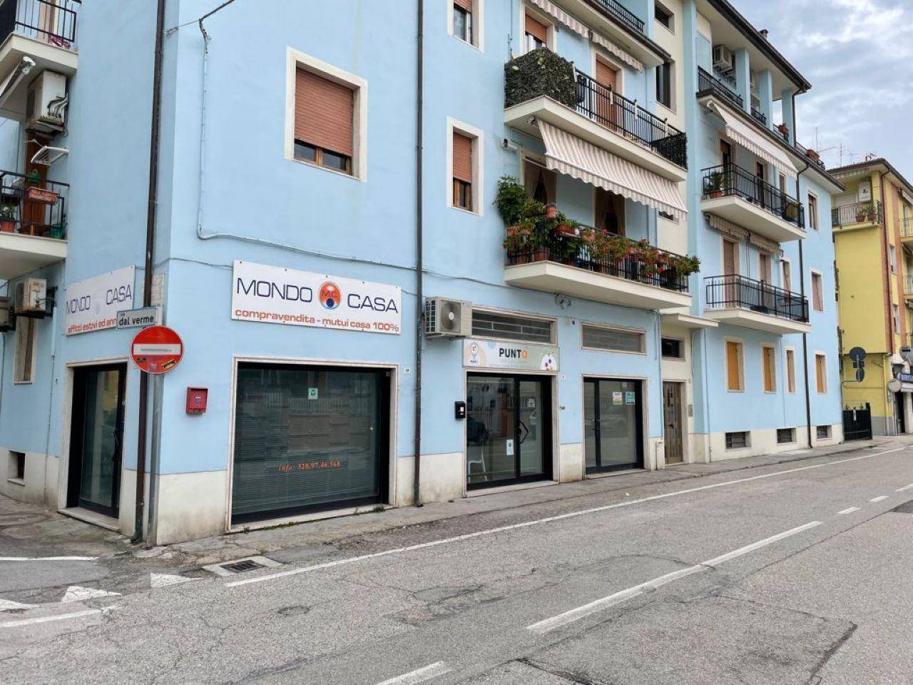 Locale commerciale in Vendita