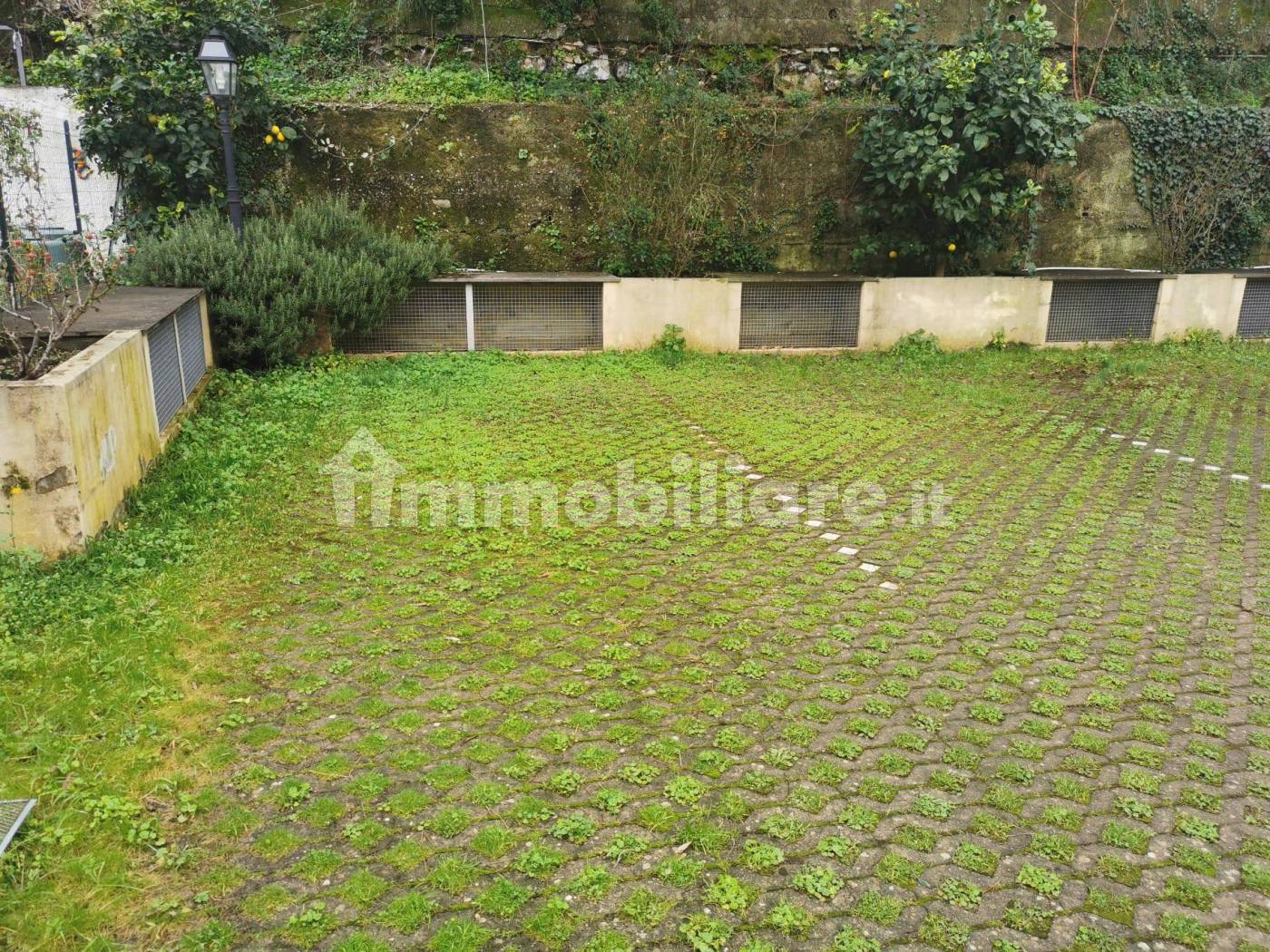 Posto auto - moto in Vendita