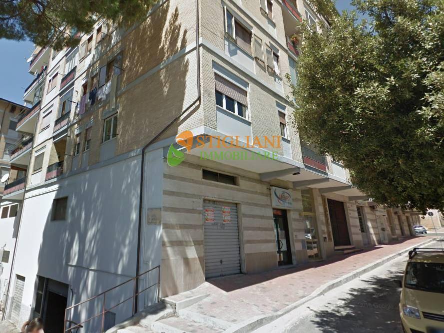 Locale commerciale in Vendita