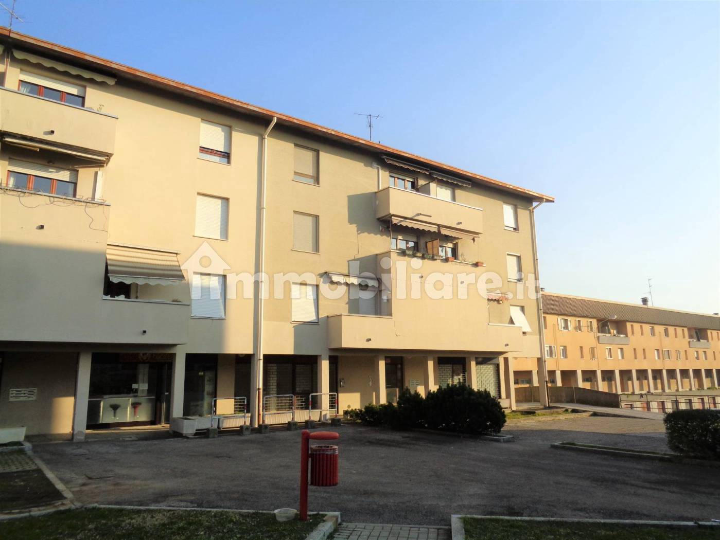 Trilocale piazza Fratelli Carlo e Nello Rosselli 12, Centro, Malnate