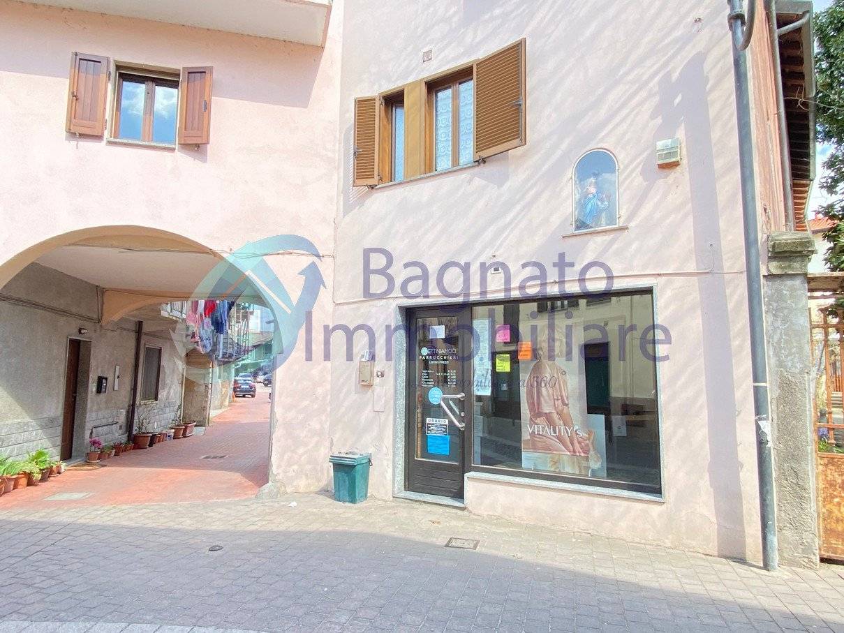 Locale commerciale in Vendita