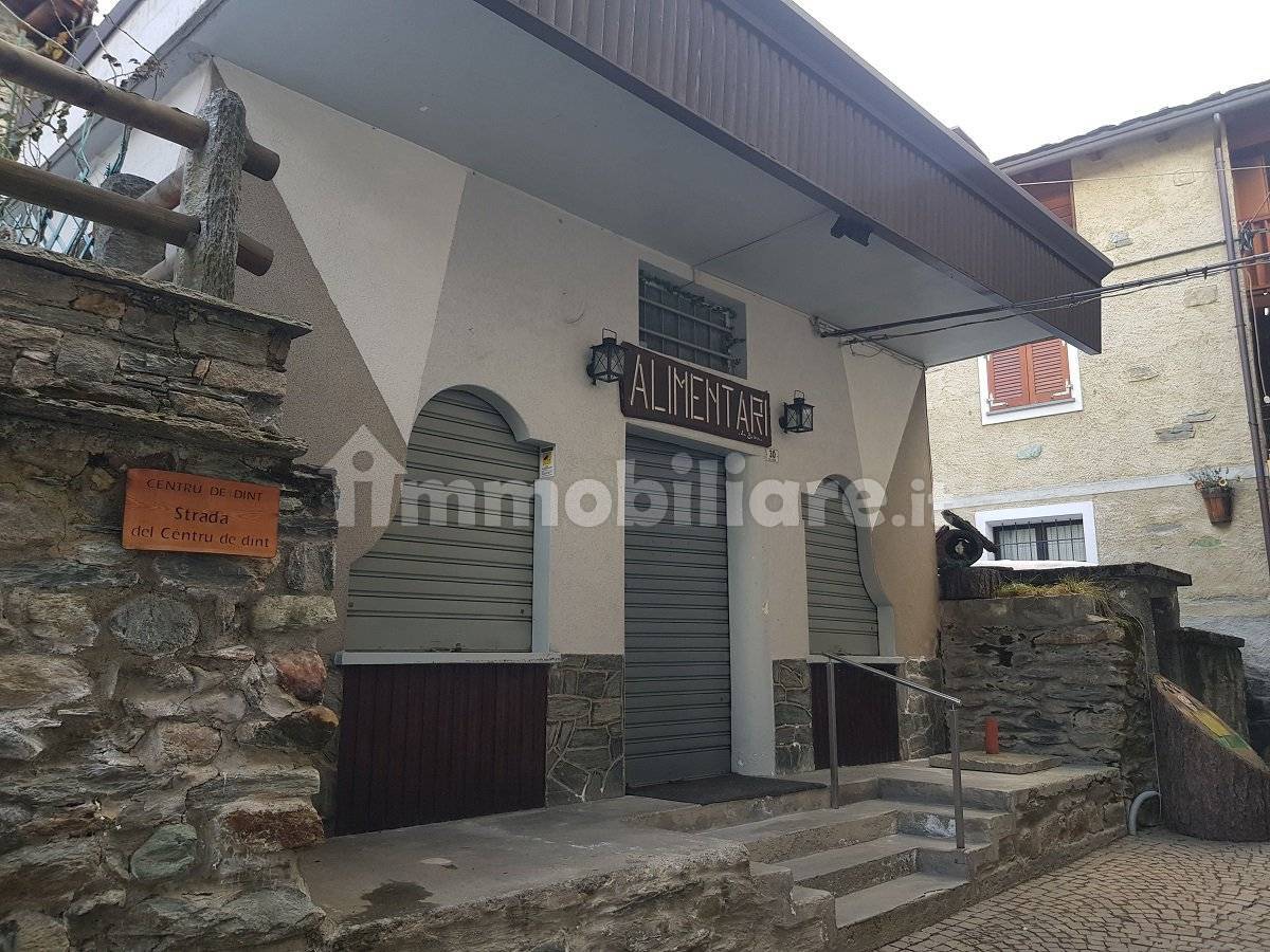 Locale commerciale in Vendita