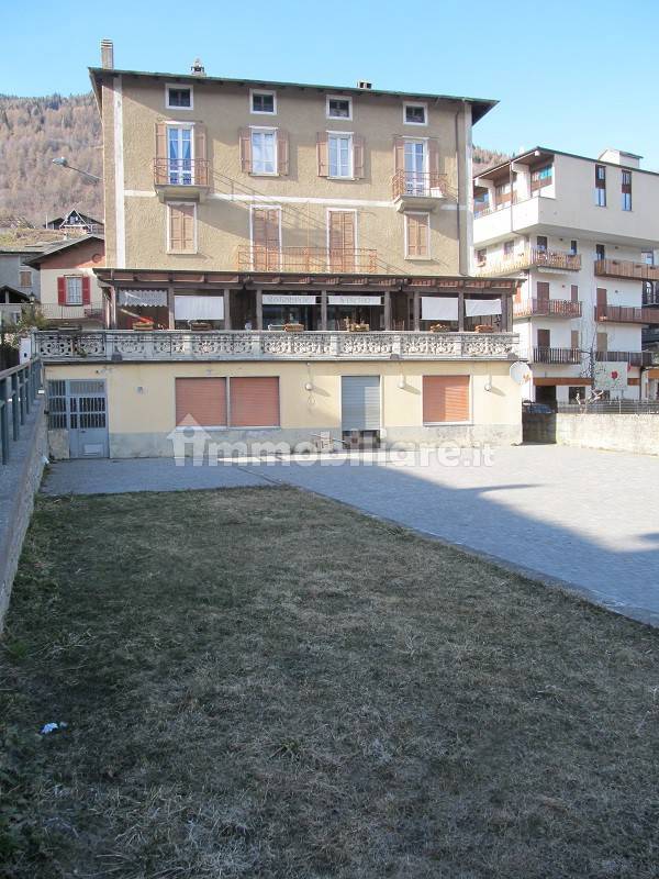Locale commerciale in Vendita