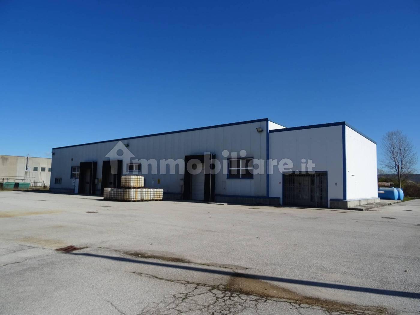 Locale commerciale in Vendita