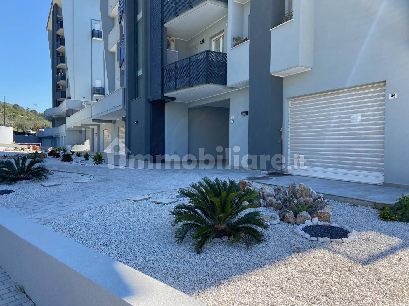 Locale commerciale in Vendita