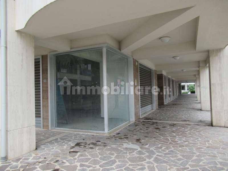 Locale commerciale in Vendita