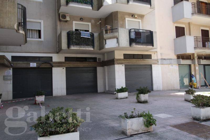 Locale commerciale in Vendita